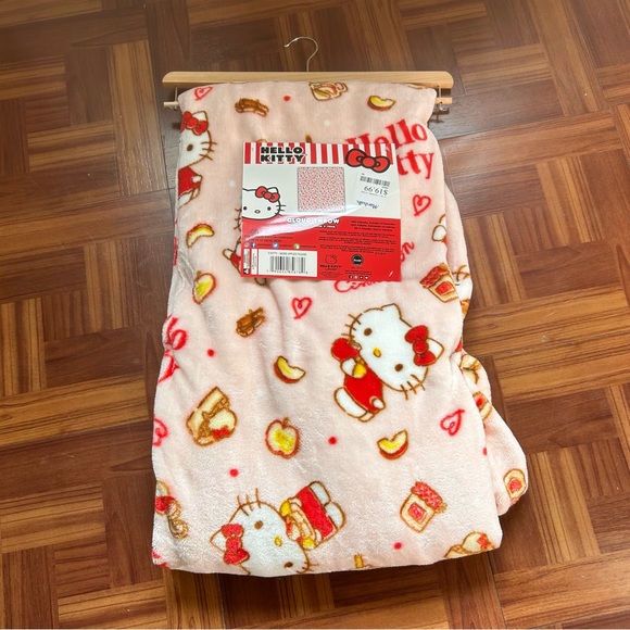 Hello Kitty | Bedding | Hello Kitty Apple Pink Throw Brand New | Poshmark